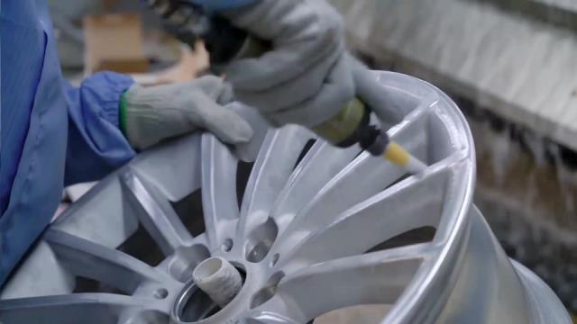 这个视频告诉你轮毂是怎么修复翻新的