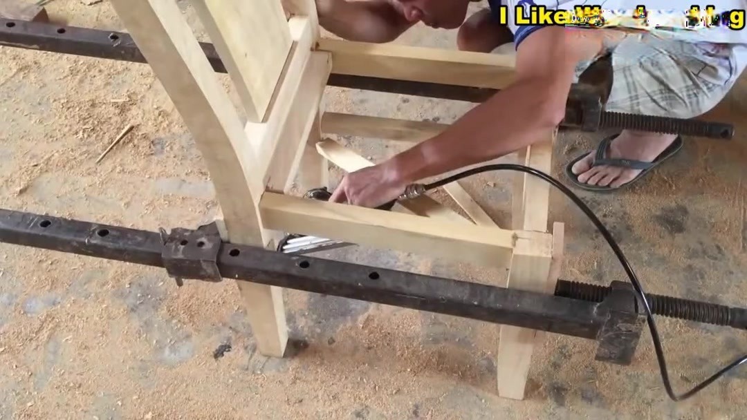 实木椅子制造过程,一张椅子卖上百块,你觉得贵吗?