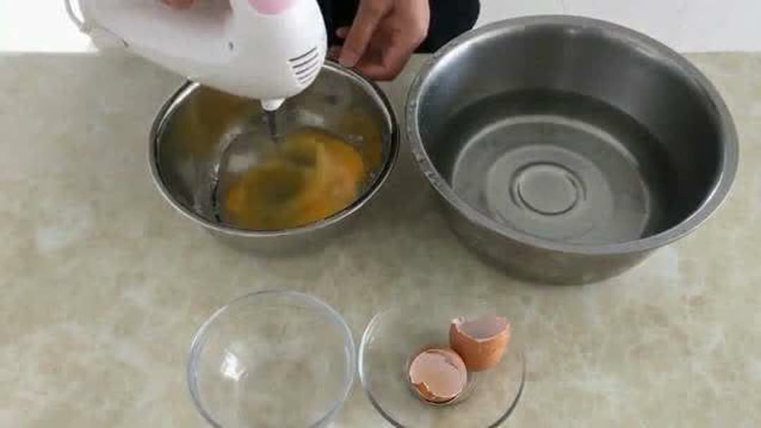 烘焙方法 家用烤箱烤蛋糕的做法 制作生日蛋糕的全过程视频
