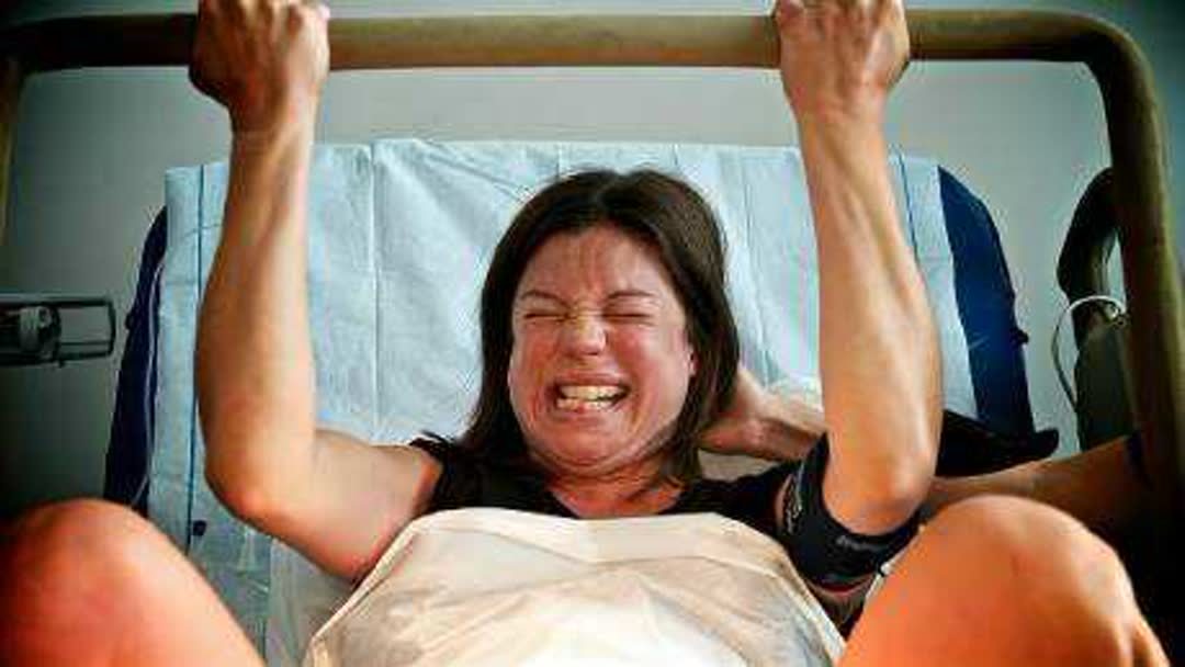 女人分娩“开十指”究竟有多大?镜头记录全过程,男人都看傻了