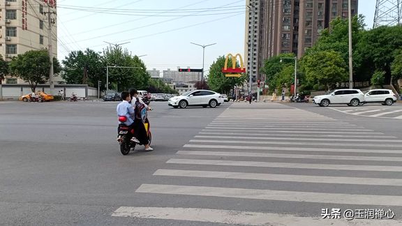 文明交通绿色出行!宁停三分不抢一秒!@文明西安 @西安航天基地