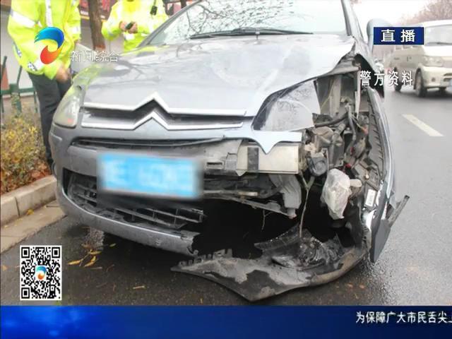 远光灯影响视线,轿车追尾电动轮椅车