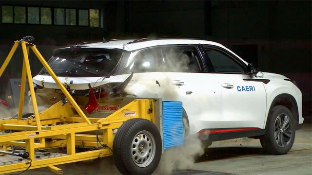 长安CS75PLUS碰撞测试!碰碰谁更硬!