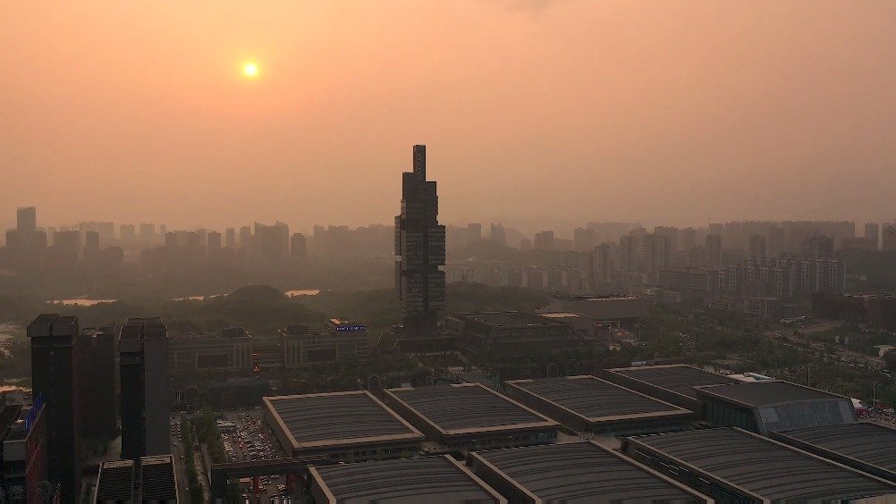 航拍贵阳会展201大厦 首例国内支撑筒悬挂系超高建筑