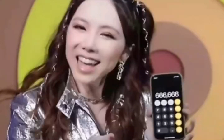 邓紫棋手机计算器魔术,有手机就能变!