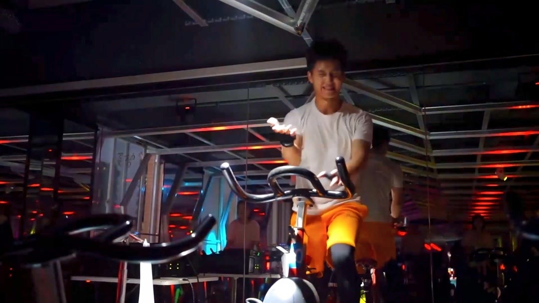   动感单车是健身房最火的操课之一