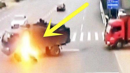 电动车撞到卡车这里瞬间起火,路人的反应让我钦佩不已!