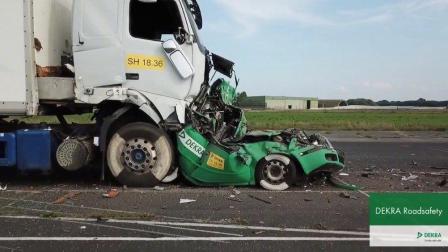 汽车碰撞测试,可怕的景象