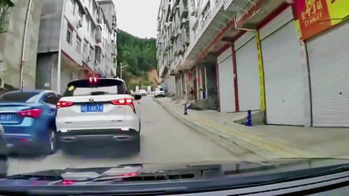 行车记录仪:他倒车的那一刻,修理厂位置我都选好了