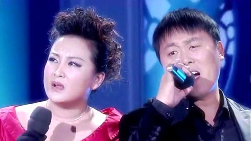 刘大成贾玲合唱《众人划桨开大船》,经典老歌好听,时尚舞蹈好看