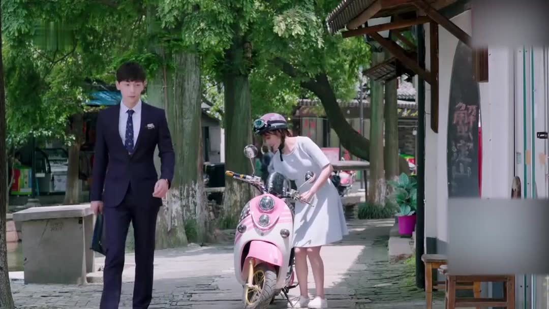 邓伦演的言情剧,看上果果闺蜜,这搭讪方式真是高明