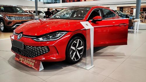 真把速腾抛下了!全新凌渡L到店,竟有无框车门 完全是一台小跑车