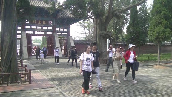 庆“六一”邹城爱心人士关爱儿童公益活动