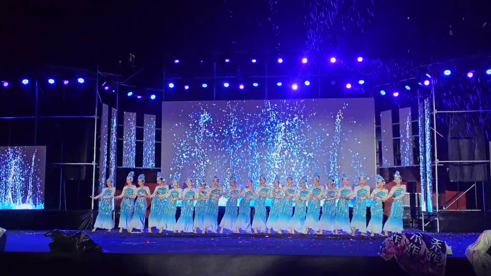 ...继续加油 为你们点赞#校园晚会好嗨呦 #校园艺术节舞蹈 #水之灵舞蹈