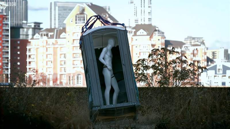 电梯坠落时,快要触底时跳起真能救命?动画演示全过程,涨知识了