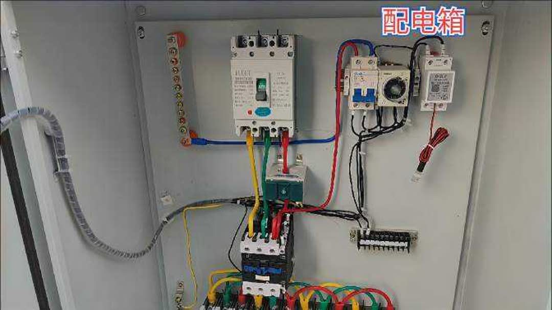 农村小伙:装配电箱就这么大,千元感觉有点贵大家说值不值