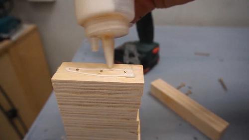 小伙自制神器,让砂纸打磨变得轻松!