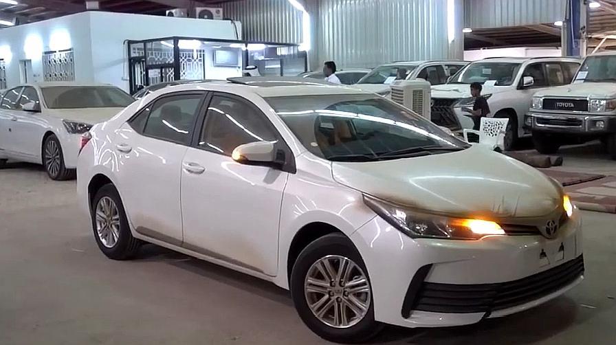 13万买的19款丰田卡罗拉入库,打开车门看到内饰,才知道啥叫改变