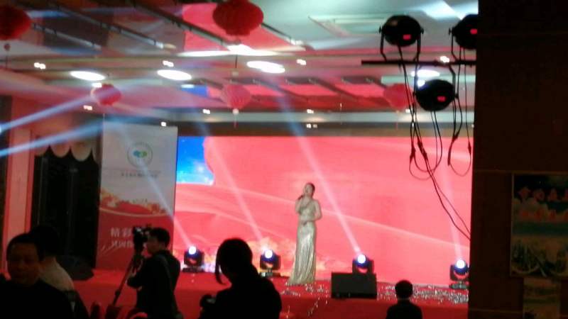 年底公司举办年会唱歌