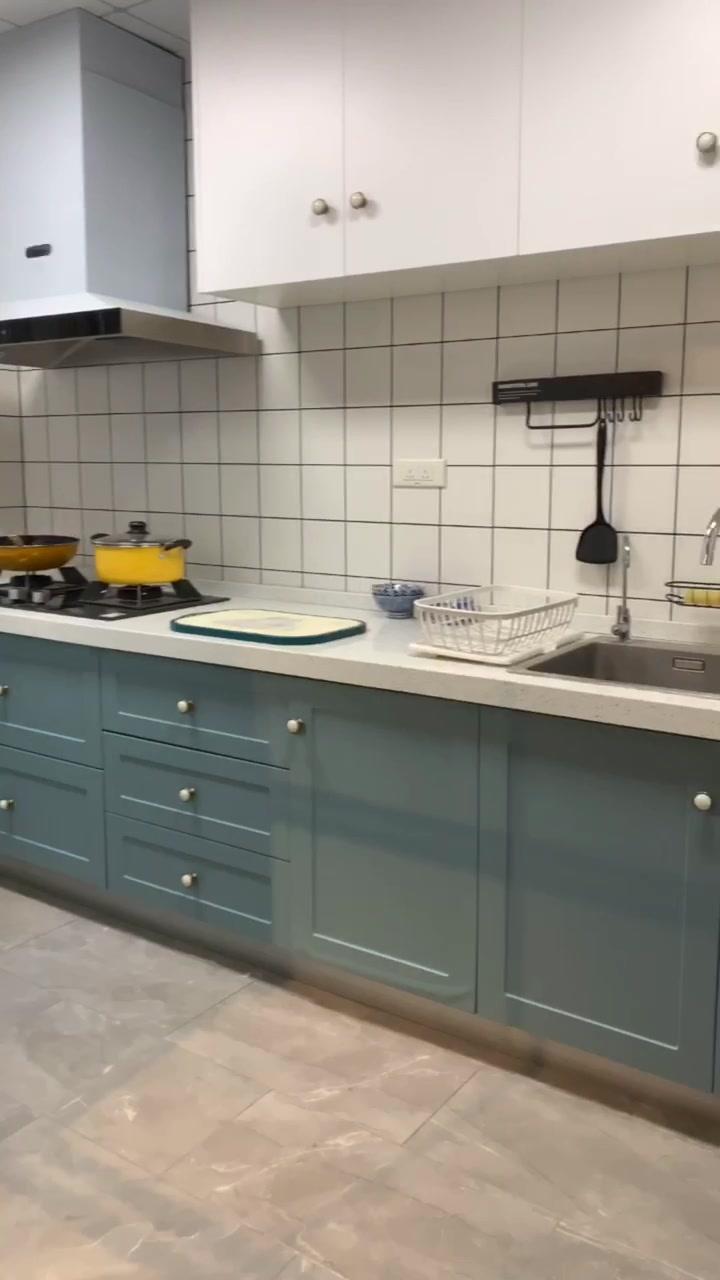 听了设计师的话:U型橱柜+小情新配色,做到洗、切、烹饪一体,动线合理...