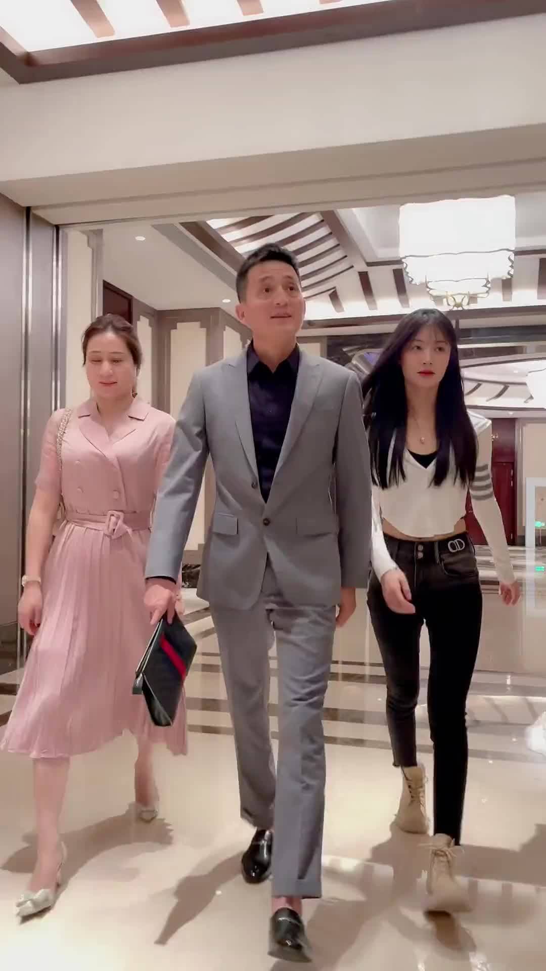 马上就到我亲手设计的宴会现场啦,一会亲朋好友也要到啦