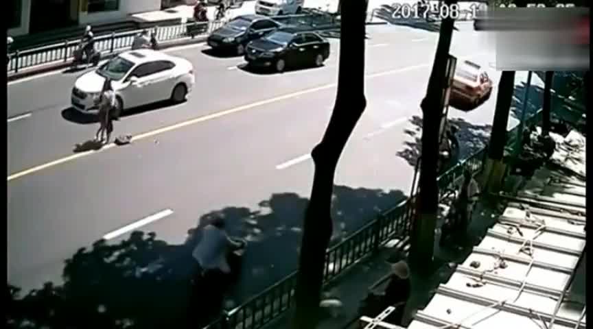 刹车没刹住 撞车事故合集