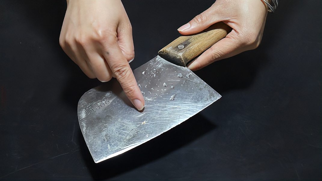 菜刀变钝别乱磨,教你个简单方法,磨完和新的一样锋利