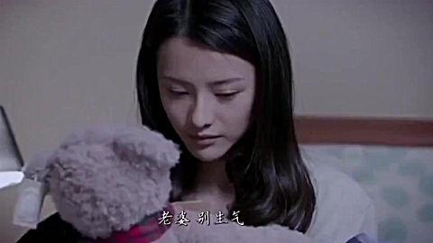 小夫妻吵架,丈夫一言不发,老婆一看到他背后的小纸条却瞬间笑喷