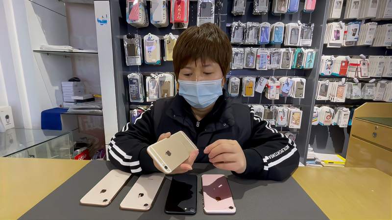 安卓手机现在是没有苹果这样小巧的机身吧,小巧精致却便携!