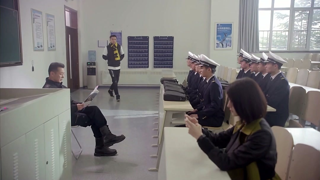 人才选拔姜耀迟到! 面试竟在高压氧舱!