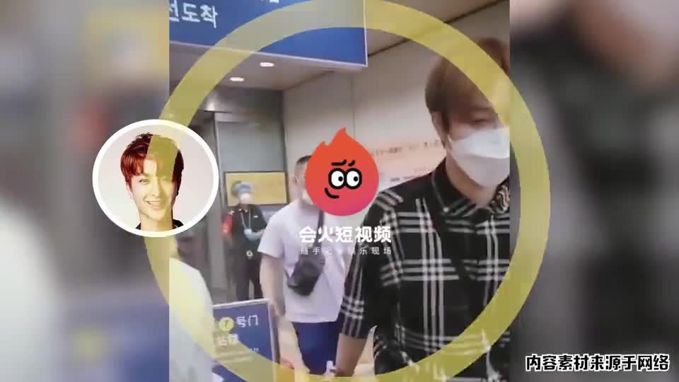 男爱豆现身机场被路人辱骂,直言戴耳钉不男不女,飙脏话还骂粉丝