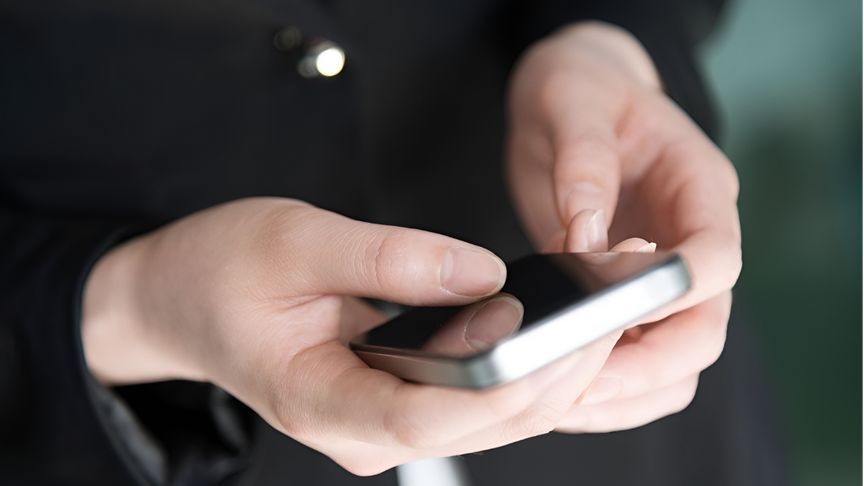 校长在378人微信群里发不雅视频称手机被偷,学校:会发律师函