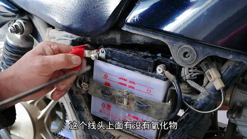 为什么新换的电池电量显示不足?修车师傅三分钟教你自己搞定