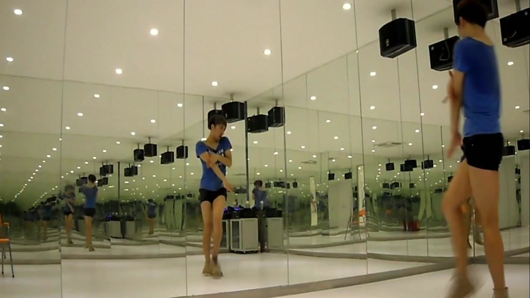 f(x)爵士舞蹈教学视频分解动作 简单好学爵士舞.