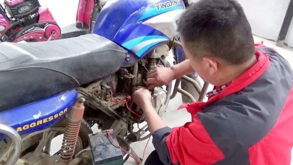 你不知道的小窍门!摩托车电瓶坏了,接个电动车电瓶一样可以用!