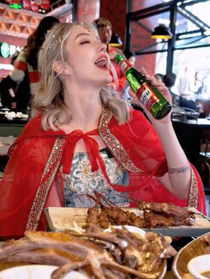 说走就走的旅行就是疯狂拍照然后大口吃吃吃吃吃肉!哈哈哈,没想到在...