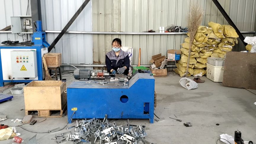 ALC管卡设备～管卡设备整套运行中 徐州弘众机械科技有限公司