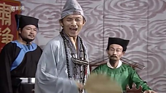 买东西讨价还价我见过,挨板子讨价还价我还真没见过,把济公能的
