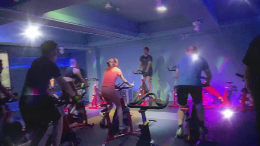 #动感单车 #让健身成为快乐 #放松时刻 #健身房日常 #练出好身材