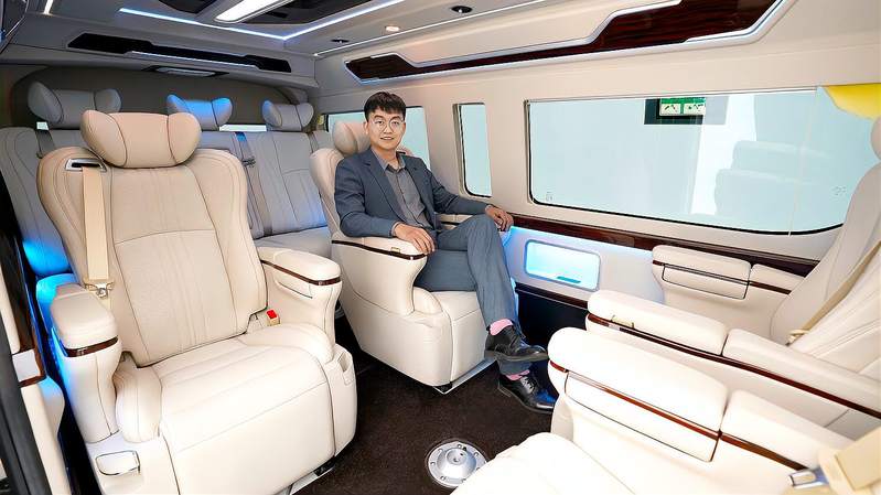 为老板量身打造的豪华商务车,丰田海狮皇冠版实车体验