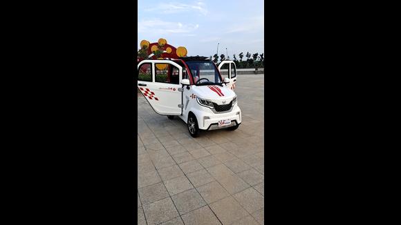 两门三座电动汽车