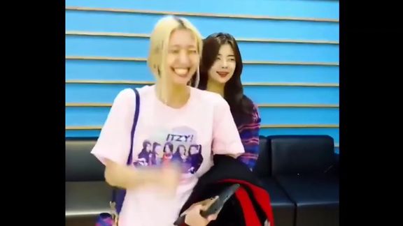 太爱了!ITZY台下卖萌搞笑,活泼可爱的怪物组合