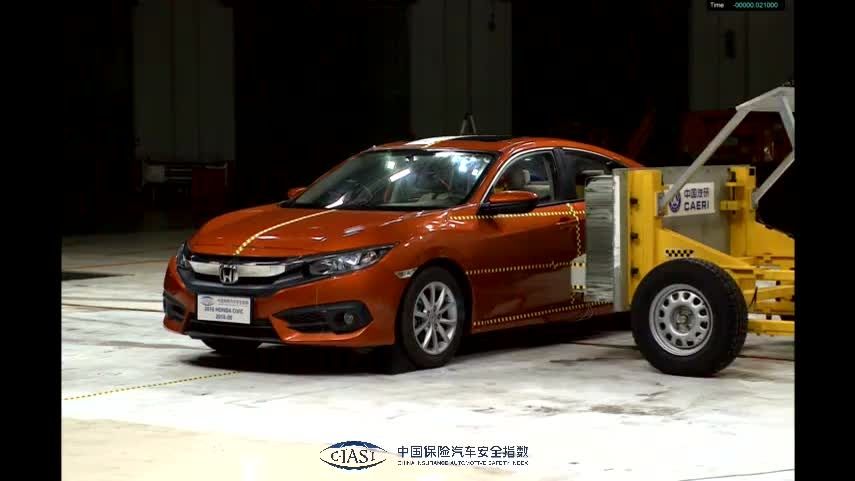 中保研CIASI侧面碰撞测试,思域B柱断裂