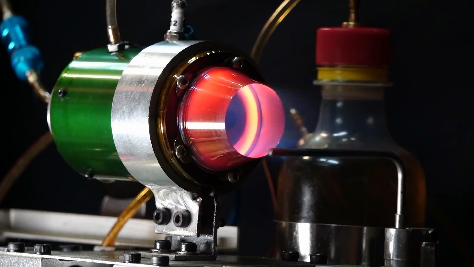 技术宅做飞机发动机模型,这声音太正宗了!