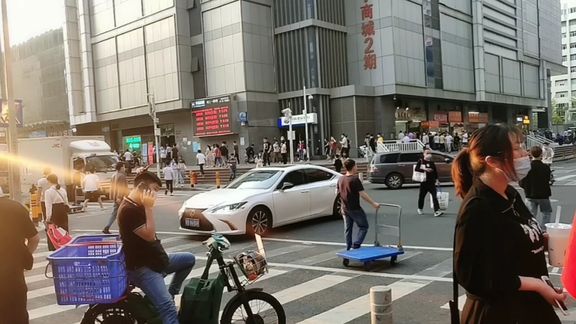 中国电子第一街满血复活 气死一些希望中国经济衰败的国家