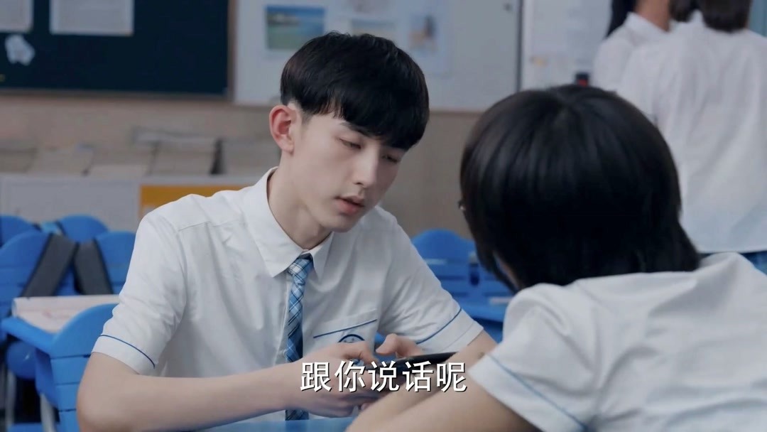 少年派:学霸竟用计算器玩CS,简直是神操作,全班同学都看呆了