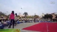 学校发宣传单时的情景,好好笑。