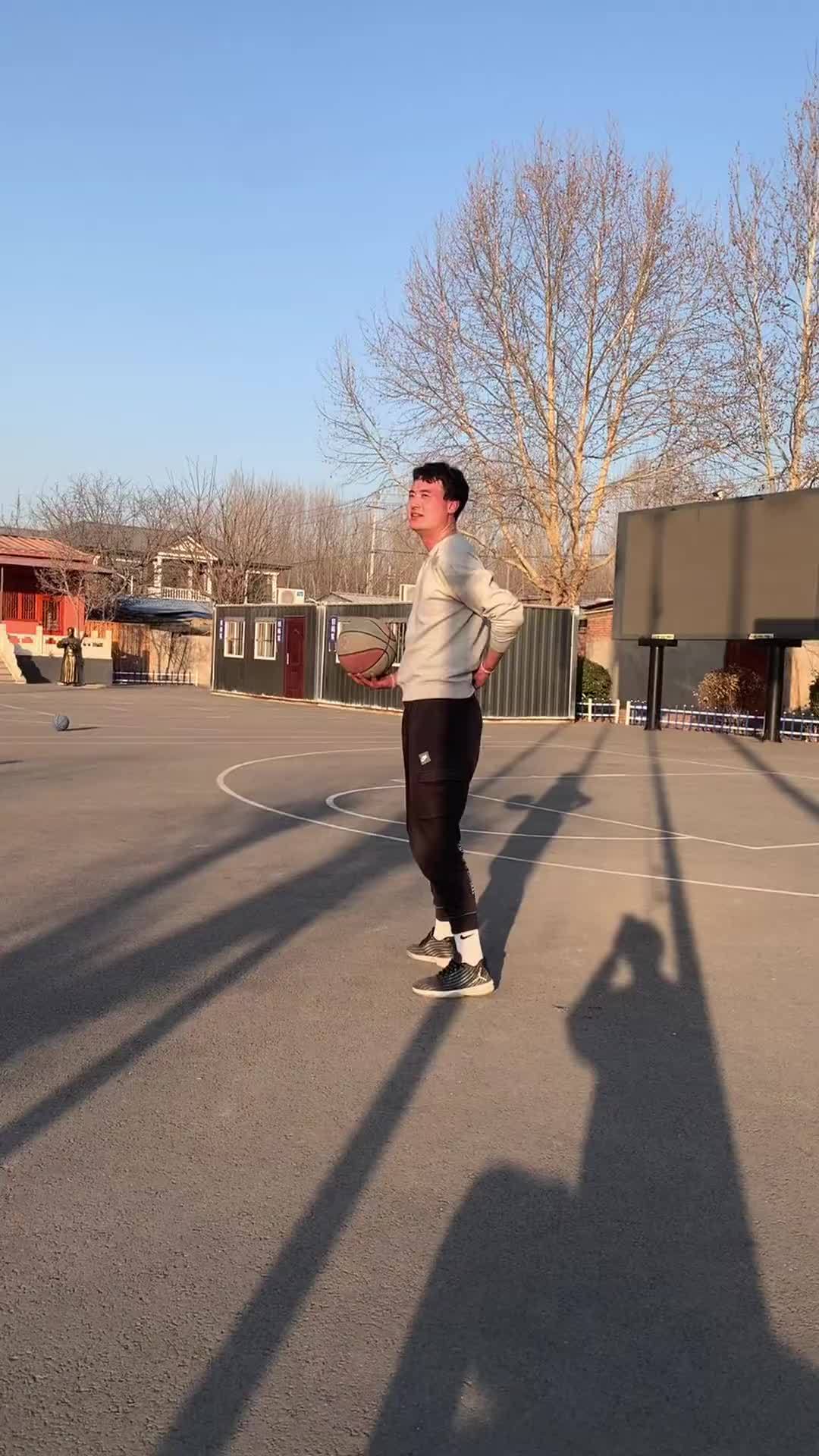 简简单单投个三分吧!#三分球#篮球