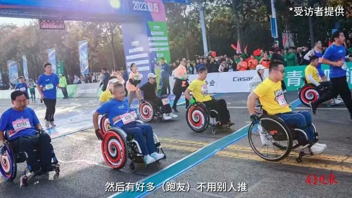 果然视频|双轮代替双足,他用轮椅"跑"出自己的精彩人生