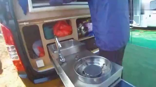 福田B型房车17万值不?安徽车主给演示介绍,俩人旅行好开省钱